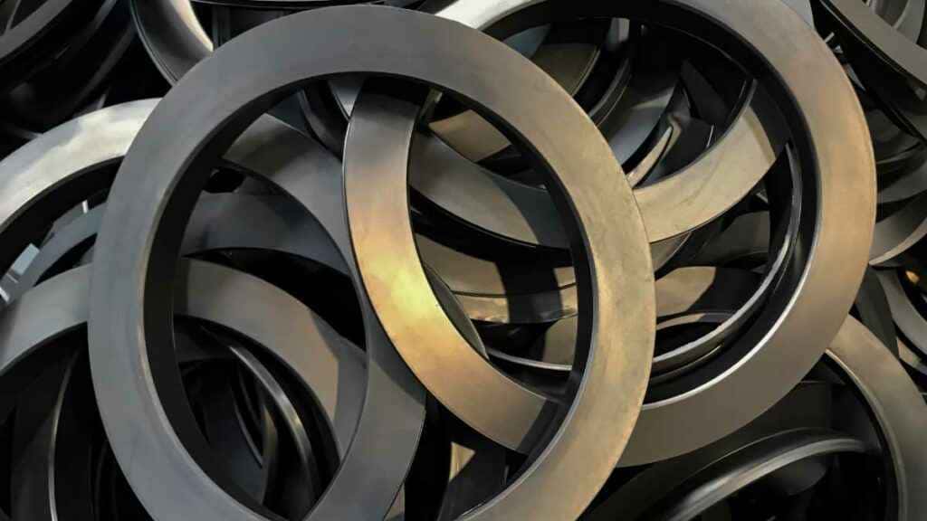 Qual a diferença entre borracha e plástico: entenda as características ...